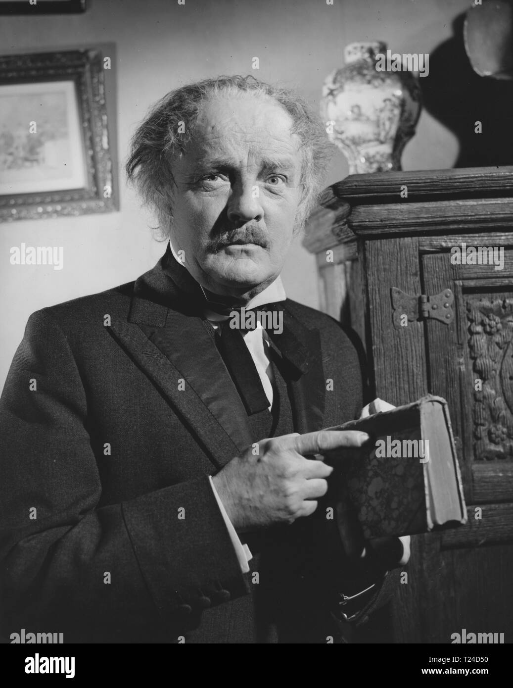 The Magic Box (1952) Basil Sydney, Date: 1952 Stock Photo - Alamy