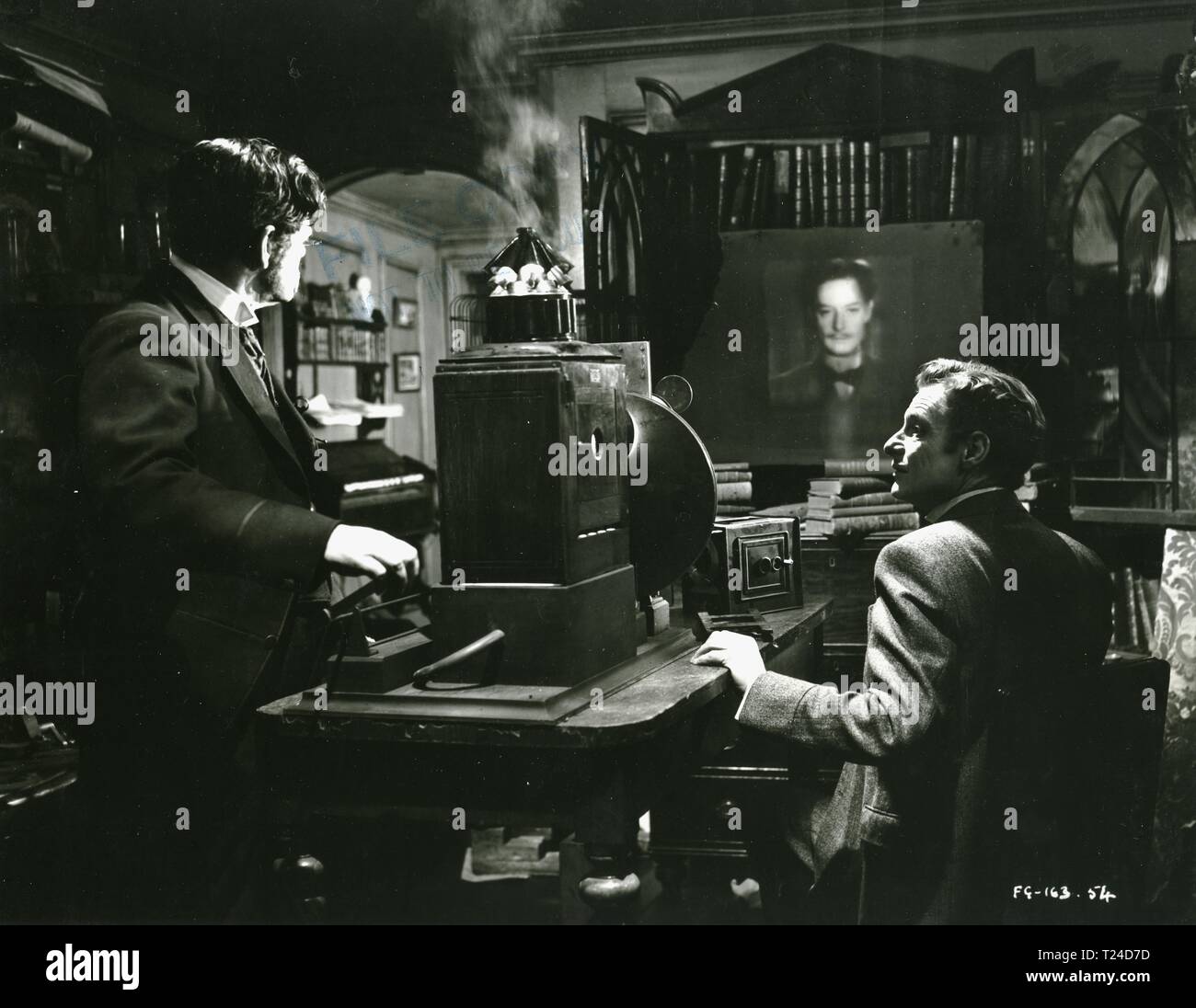 The Magic Box (1952) Cecil Trouncer, Robert Donat, Date: 1952 Stock Photo - Alamy