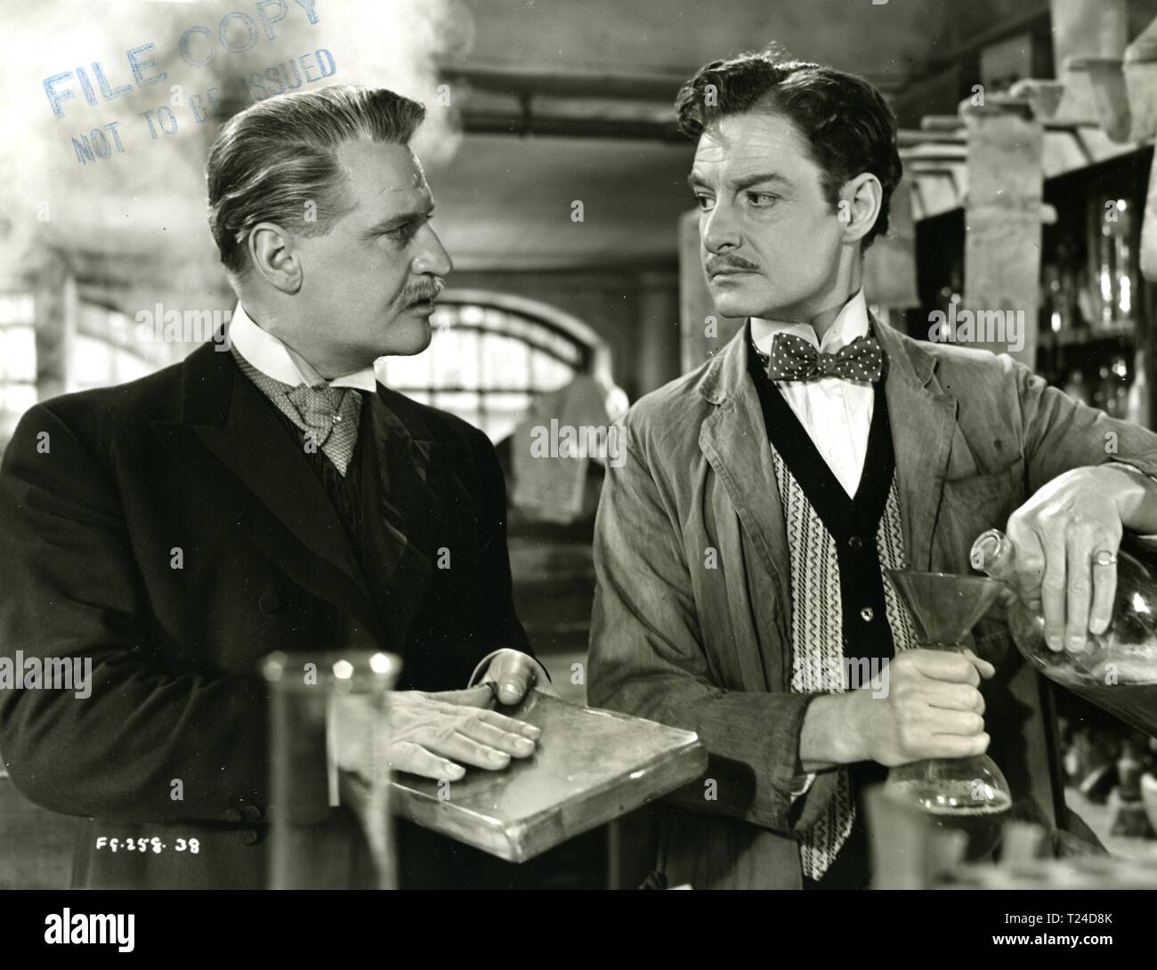 The Magic Box (1952) Eric Portman, Robert Donat, Date: 1952 Stock Photo - Alamy