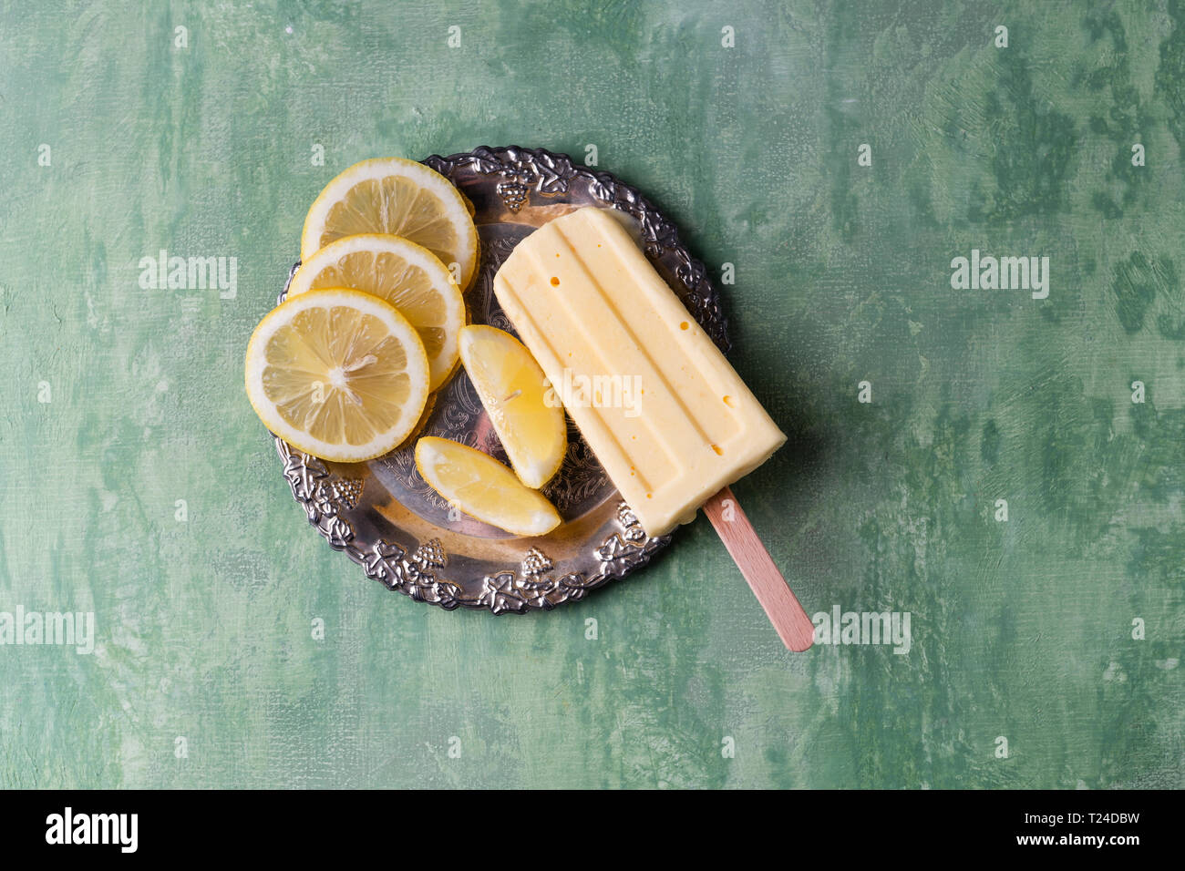 Lemon ice lolly hi-res stock photography and images - Alamy