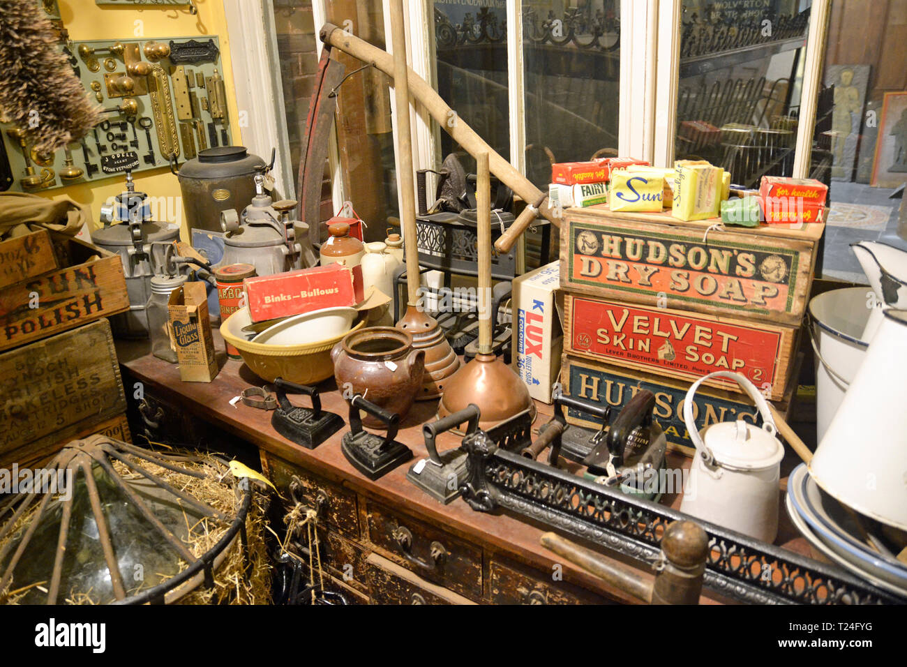 English 19th century village shop hi-res stock photography and images ...