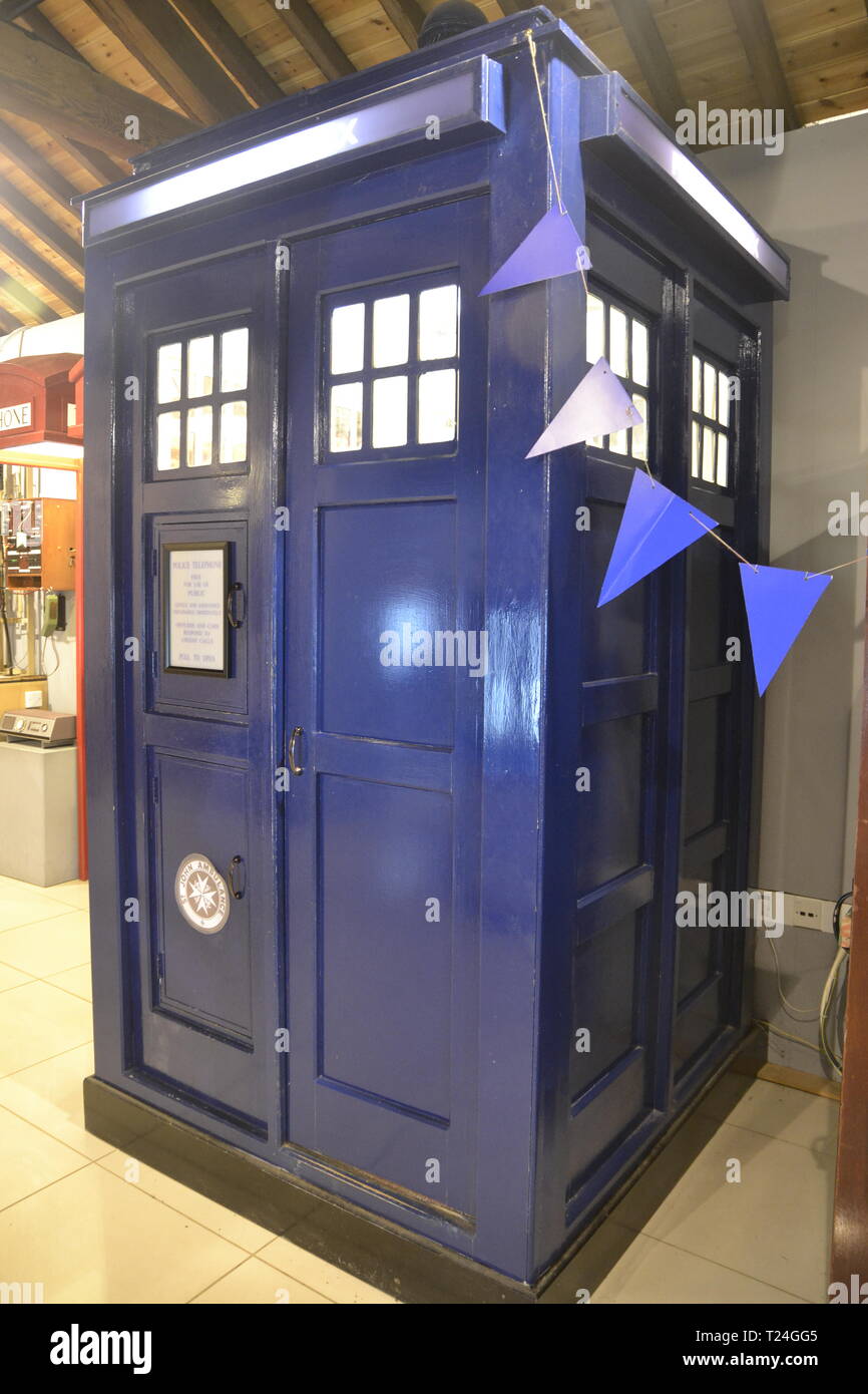 Old fashioned police telephone box hi-res stock photography and images ...