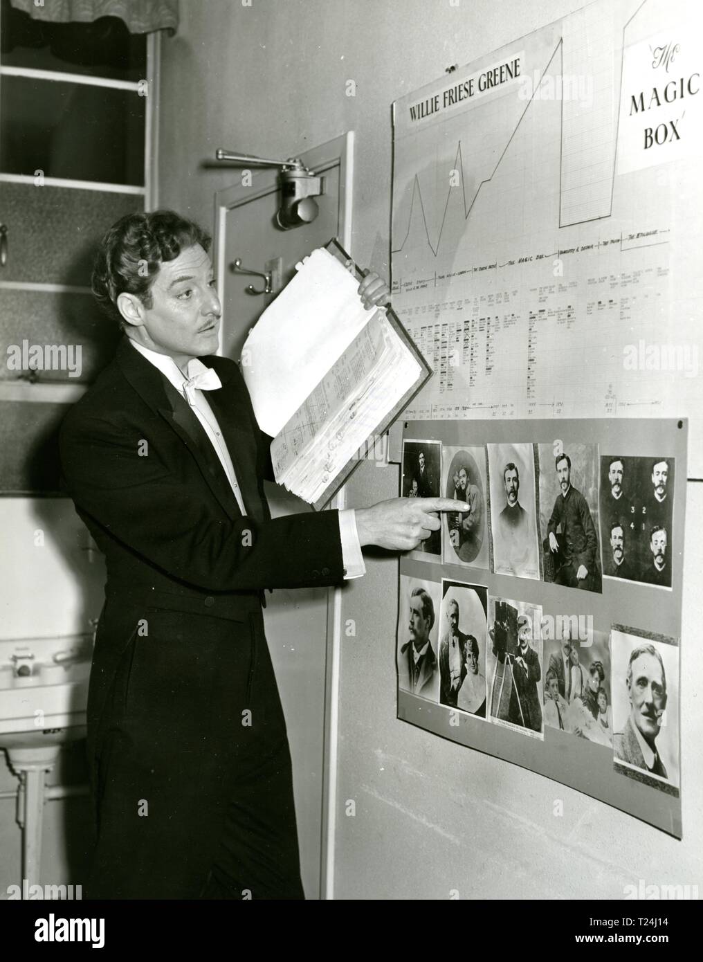 Robert donat magic box hi-res stock photography and images - Alamy