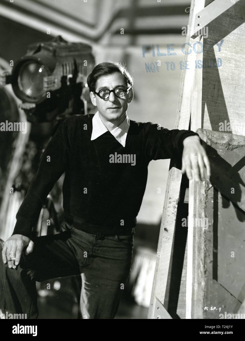 The Magic Box (1952) Film director John Boulting, Date: 1952 Stock Photo - Alamy