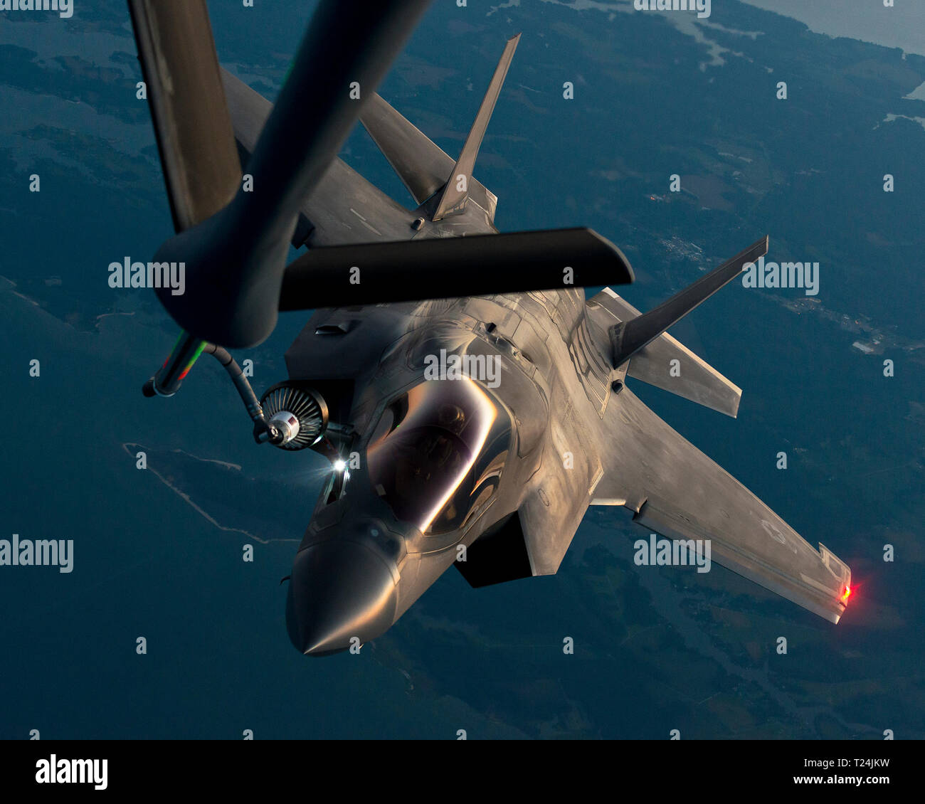 Probe and drogue hi-res stock photography and images - Alamy