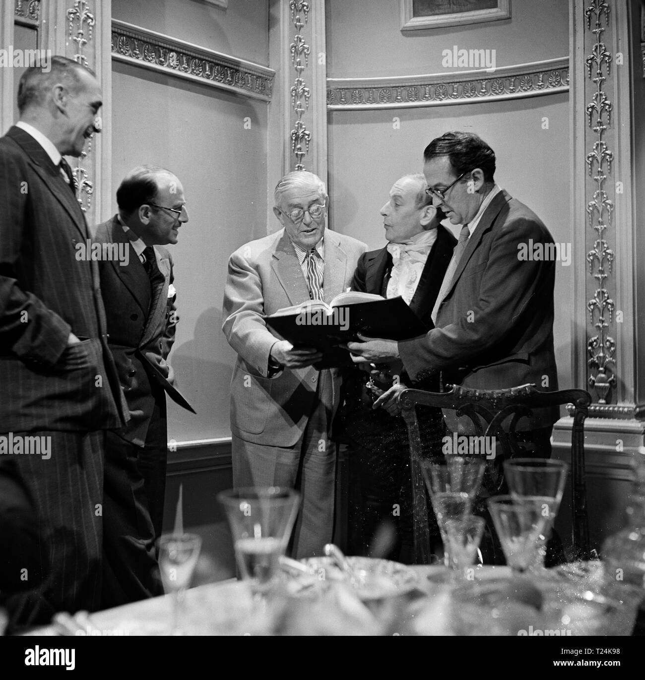 Film nicholas nickleby 1947 hi-res stock photography and images - Alamy