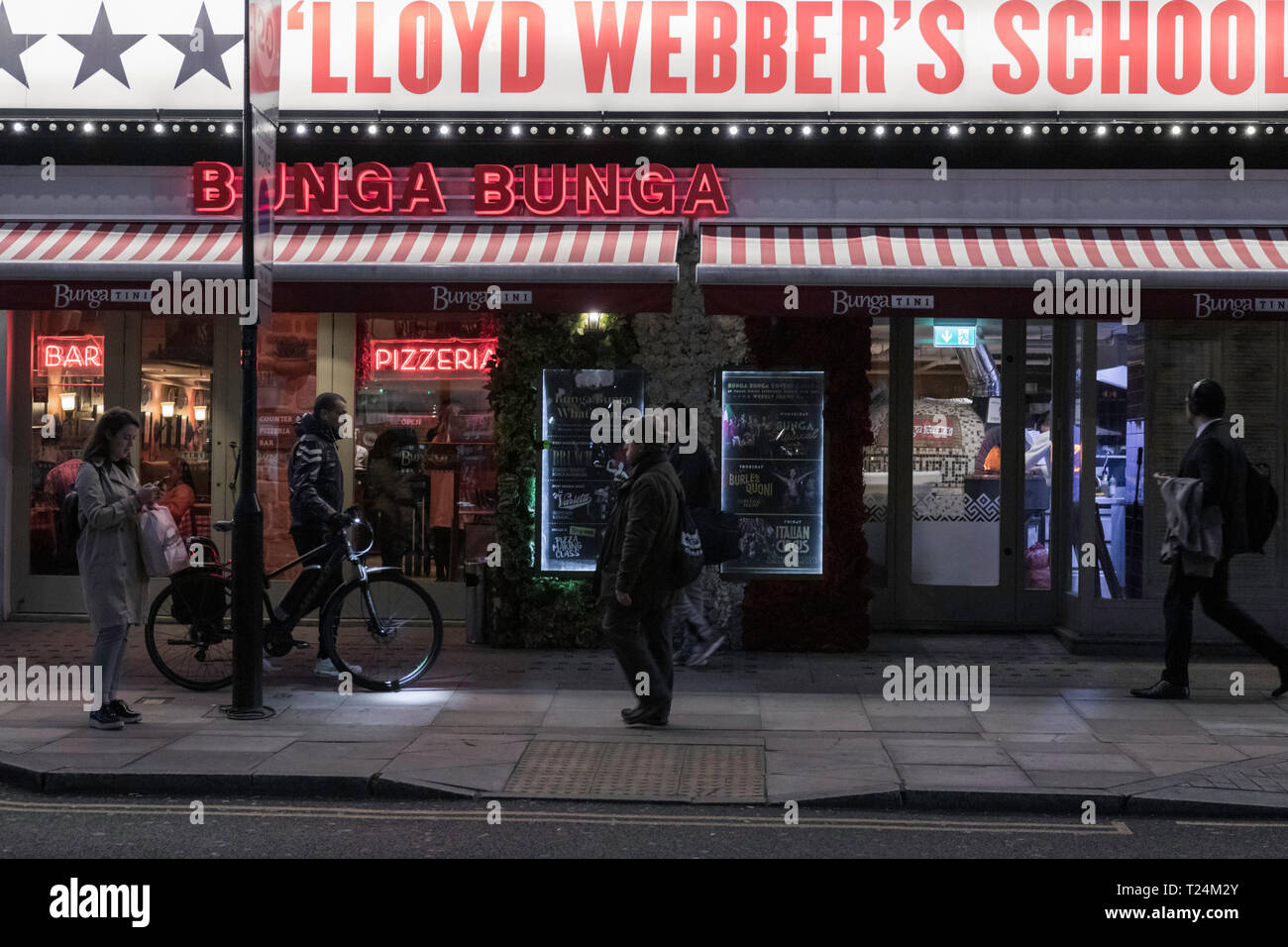 London life at night Stock Photo - Alamy