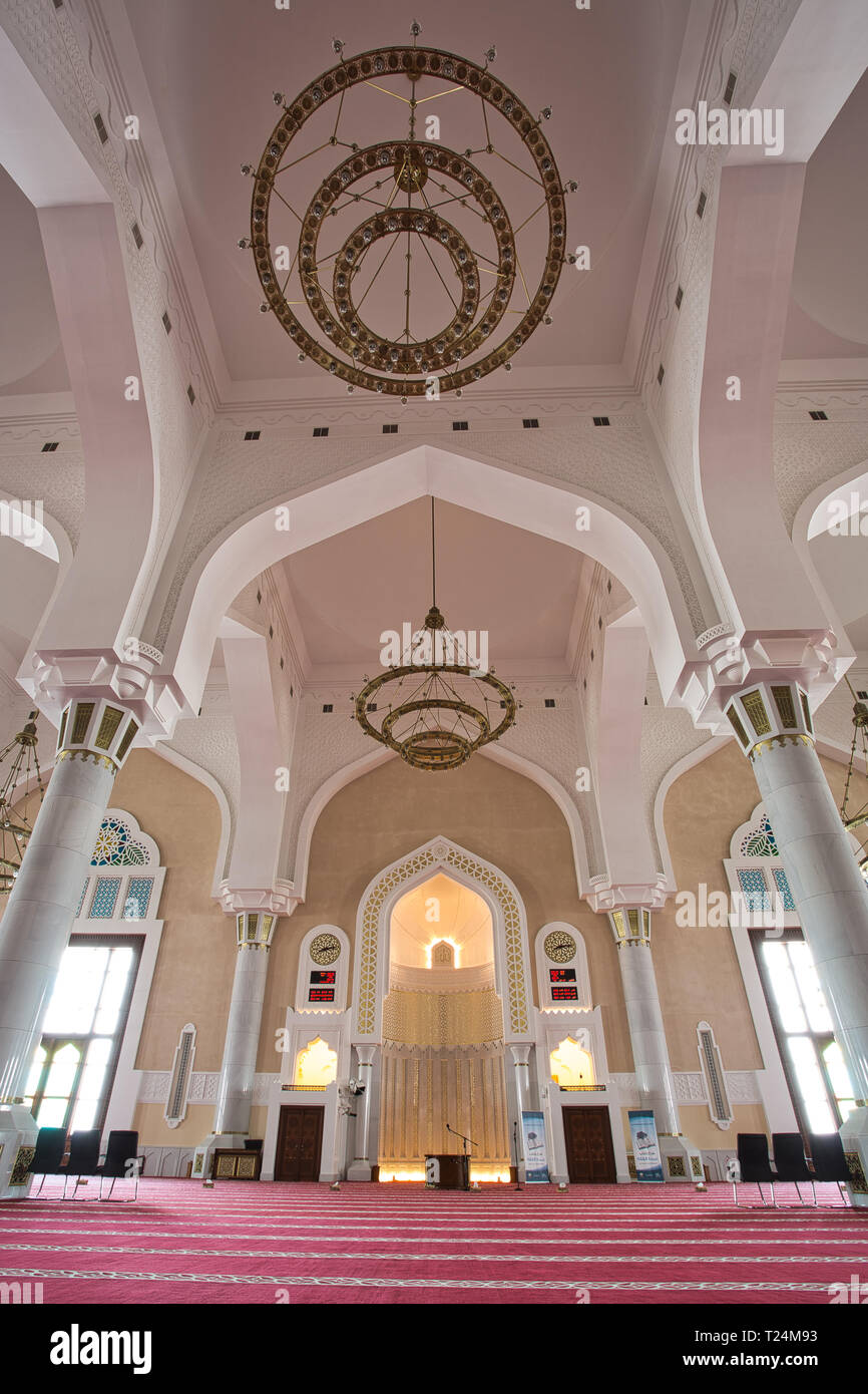 DOHA, QATAR - JUNE 4, 2014: Beautiful interior architecture of Imam ...