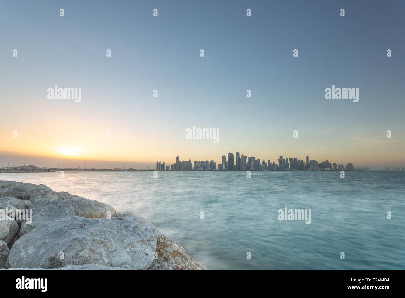 Port of doha hi-res stock photography and images - Alamy