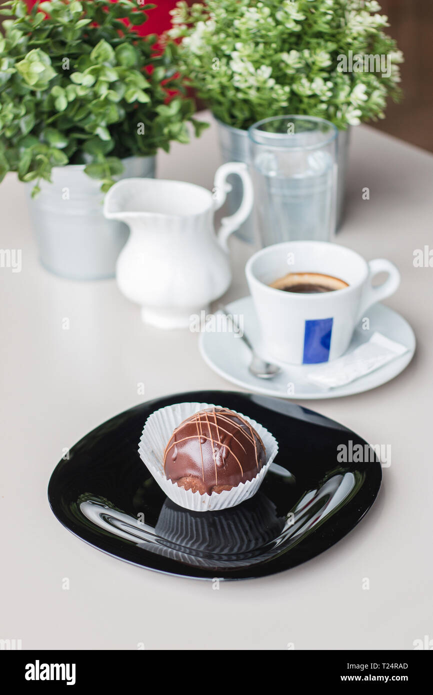Muffing hi-res stock photography and images - Alamy