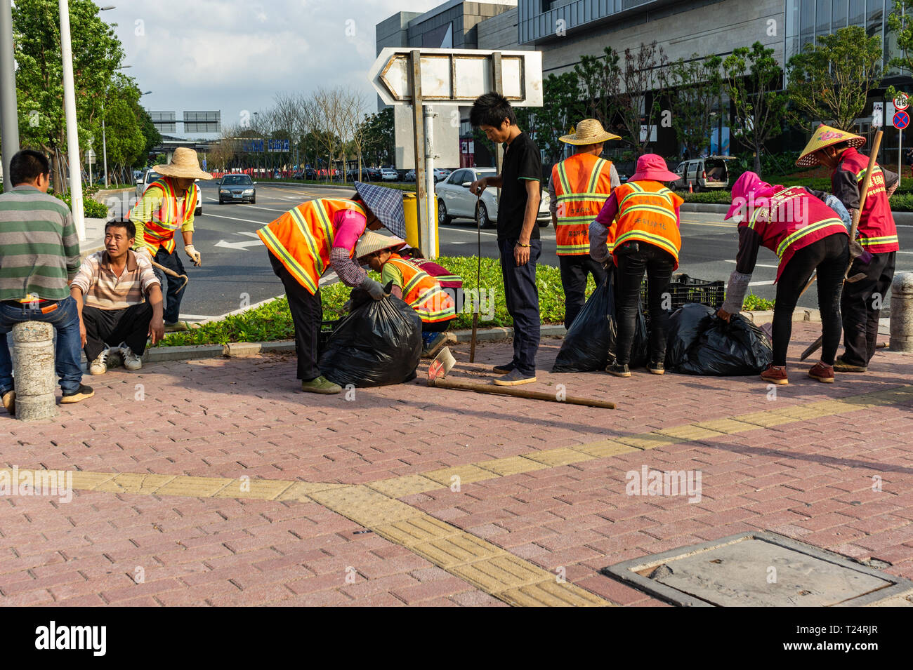 Chinese labor force hi-res stock photography and images - Alamy