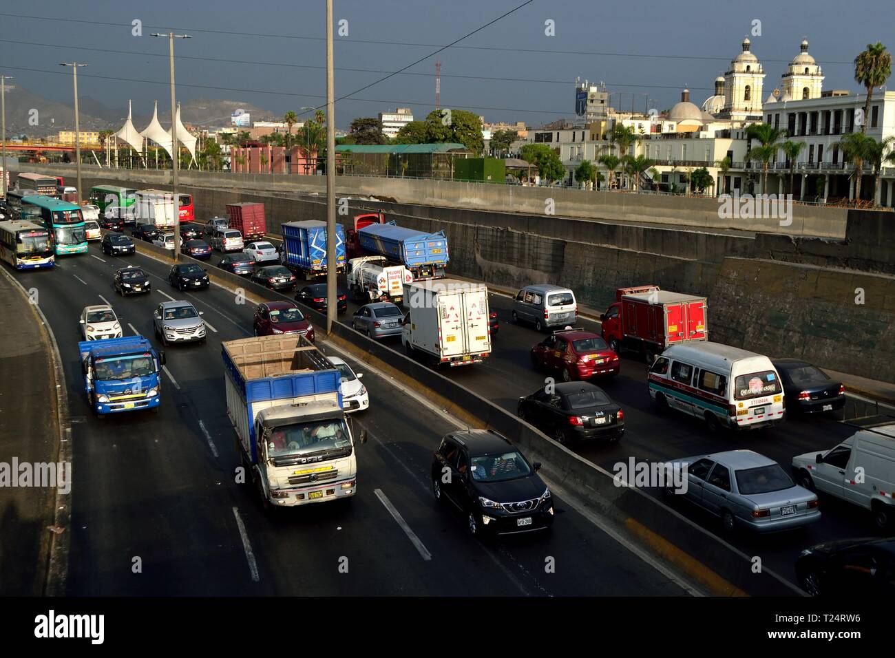 Traffic jam lima peru hi-res stock photography and images - Alamy