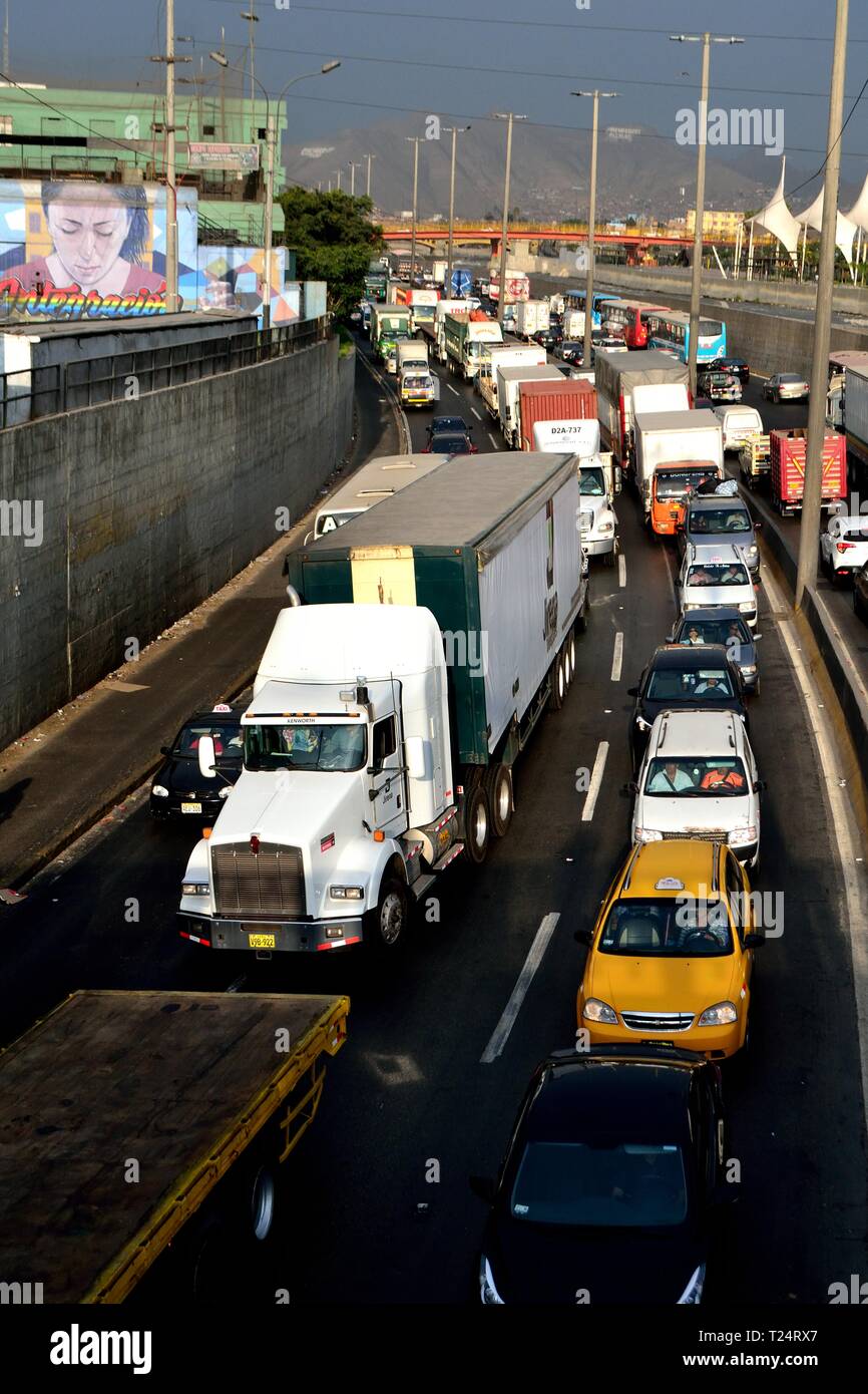 Traffic jam lima peru hi-res stock photography and images - Alamy
