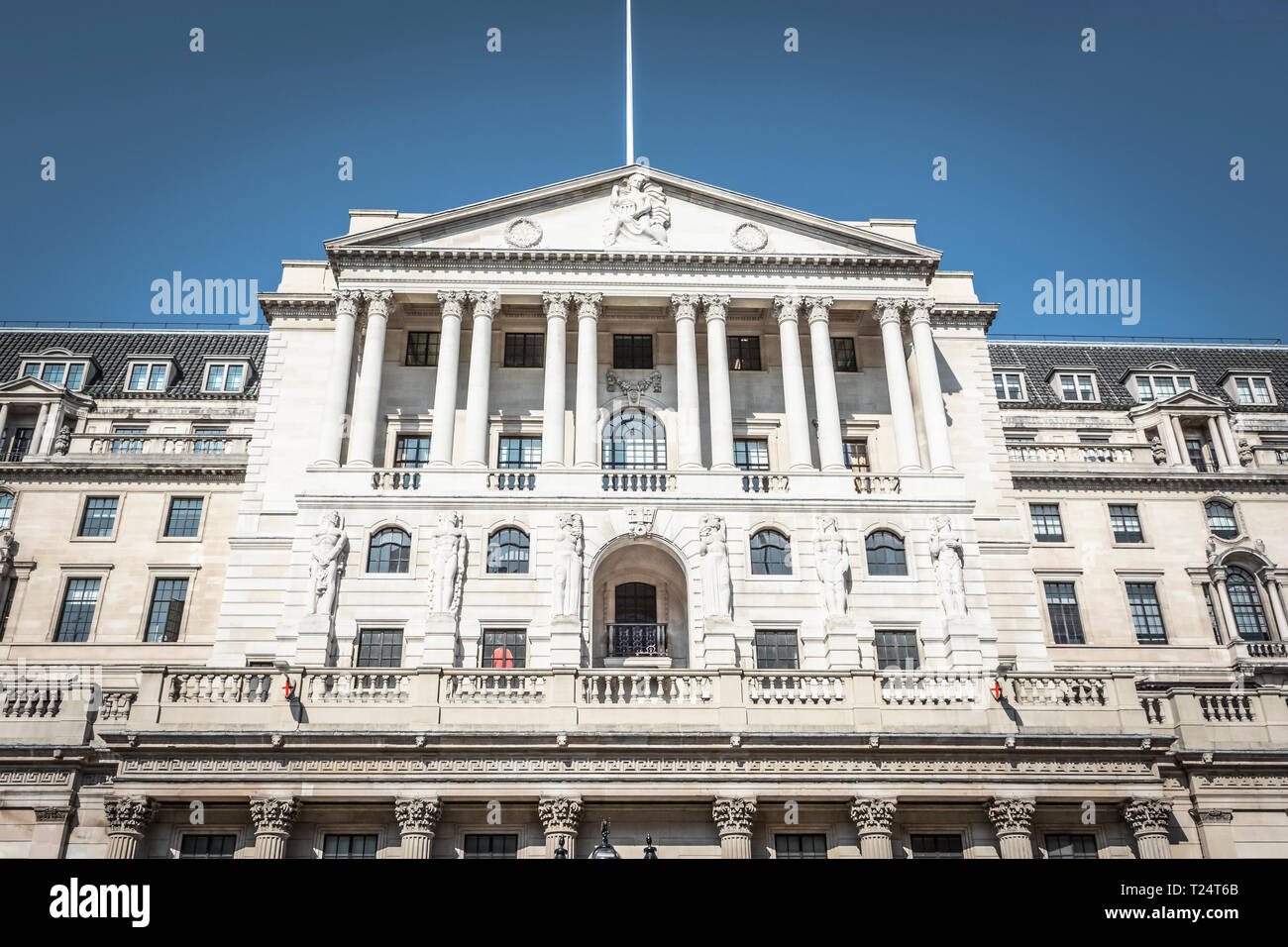 Exterior facade of The Bank of England, Threadneedle Street, London ...