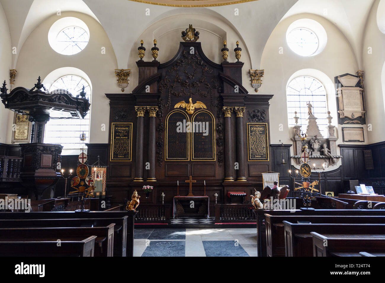 Altar piece hi-res stock photography and images - Alamy