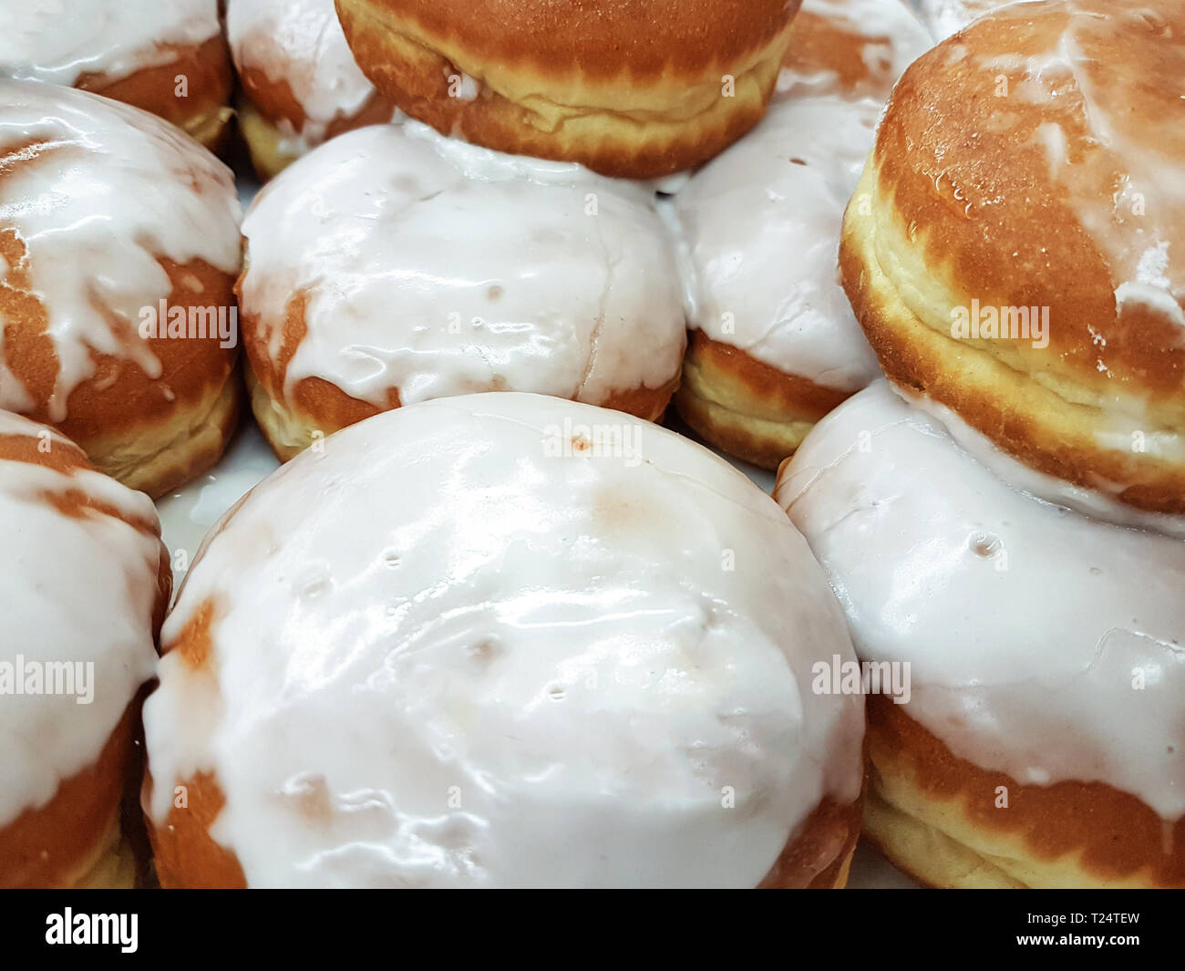 Supermarket donuts hi-res stock photography and images - Alamy