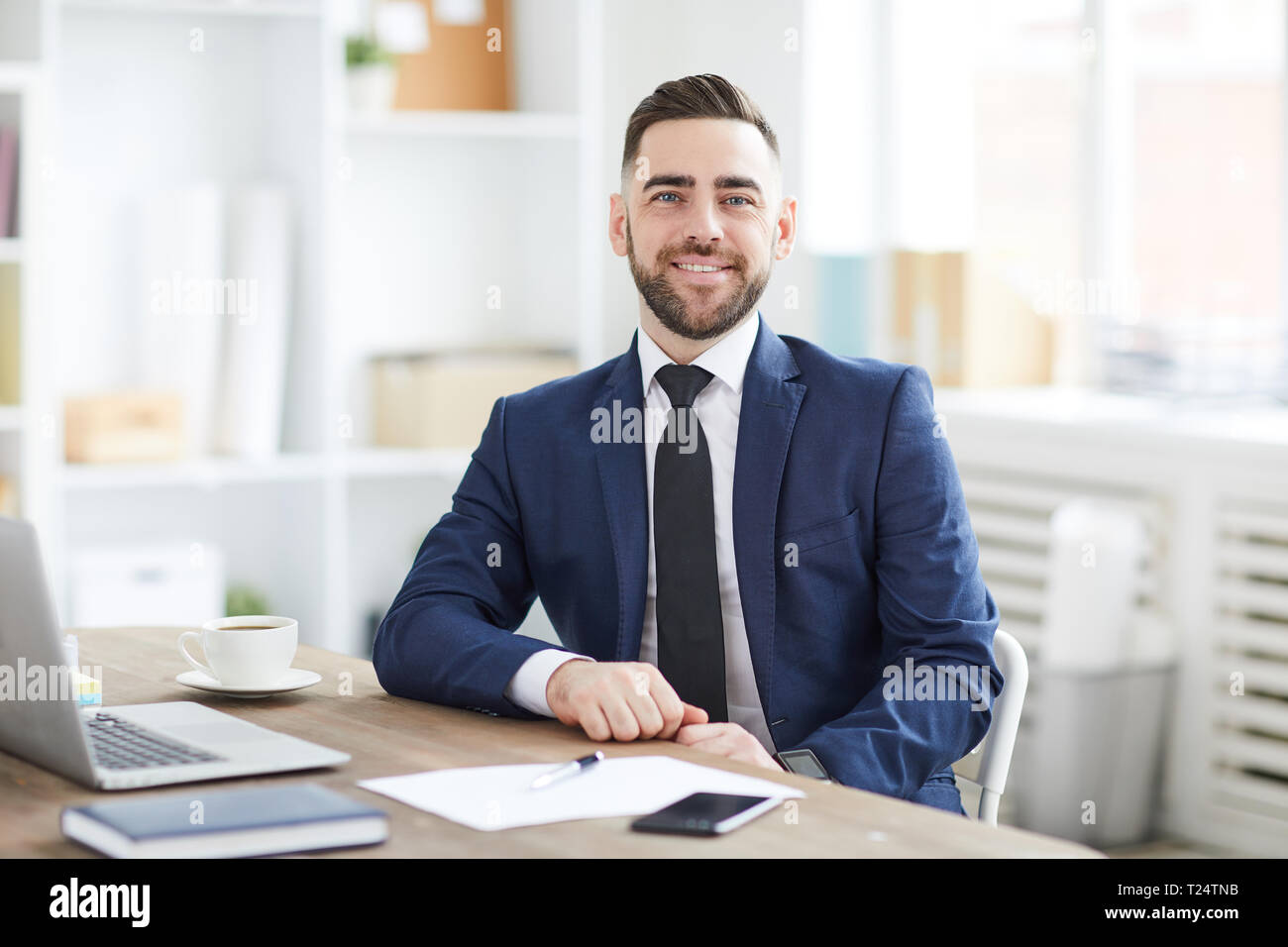 Formalwear ceo hi-res stock photography and images - Alamy