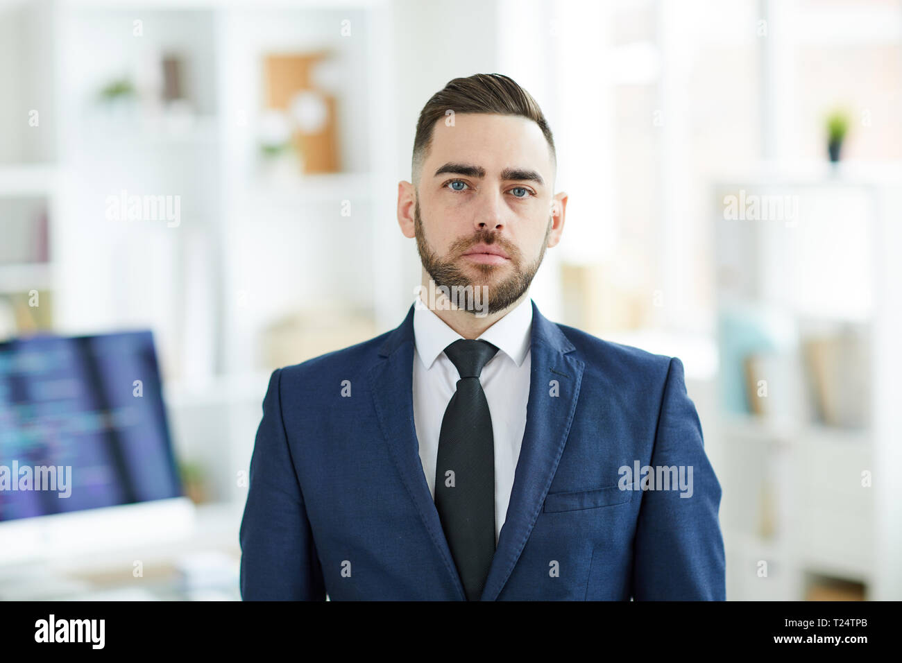 Leader office man hi-res stock photography and images - Alamy