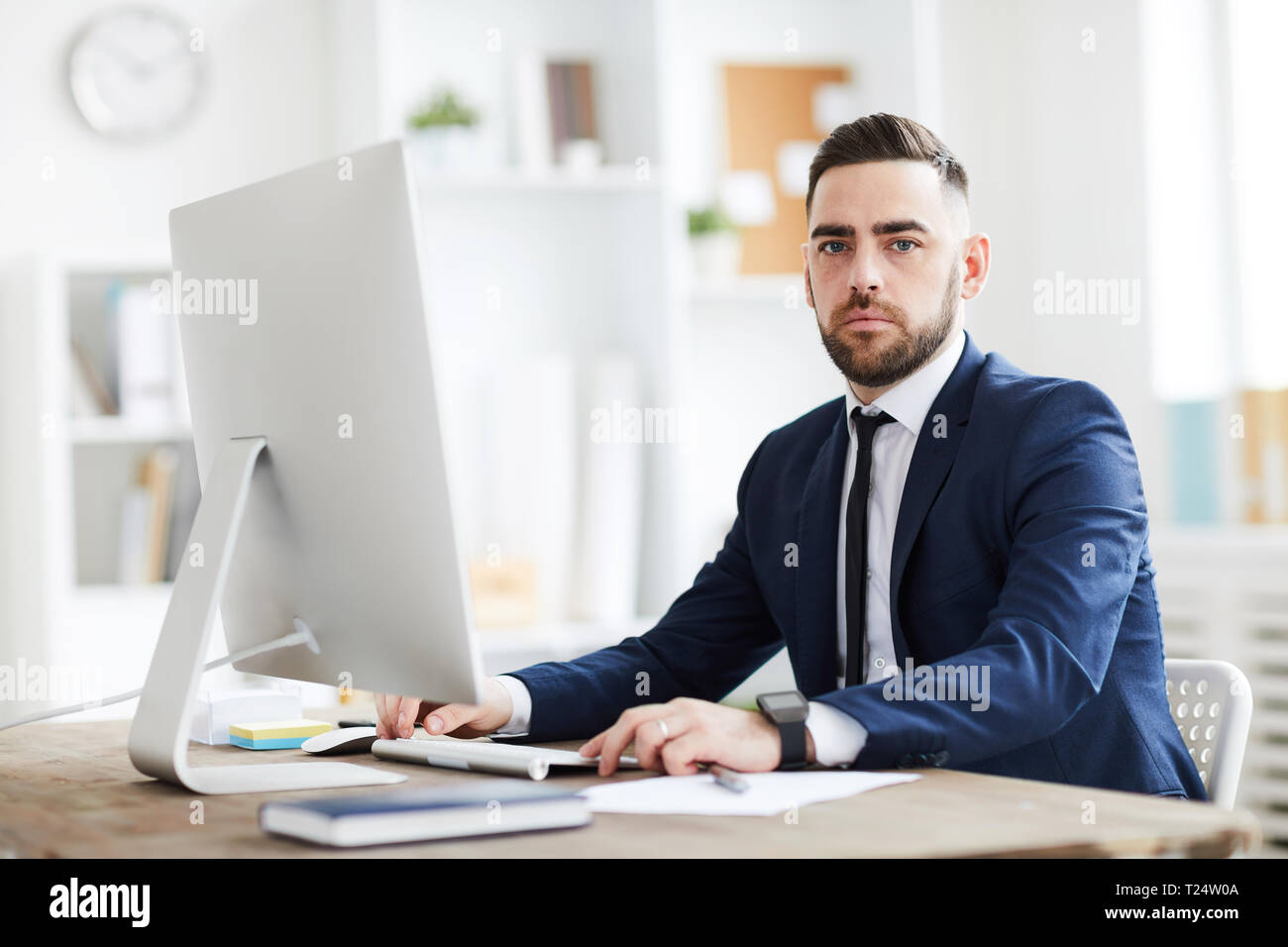 Desk employer hi-res stock photography and images - Alamy