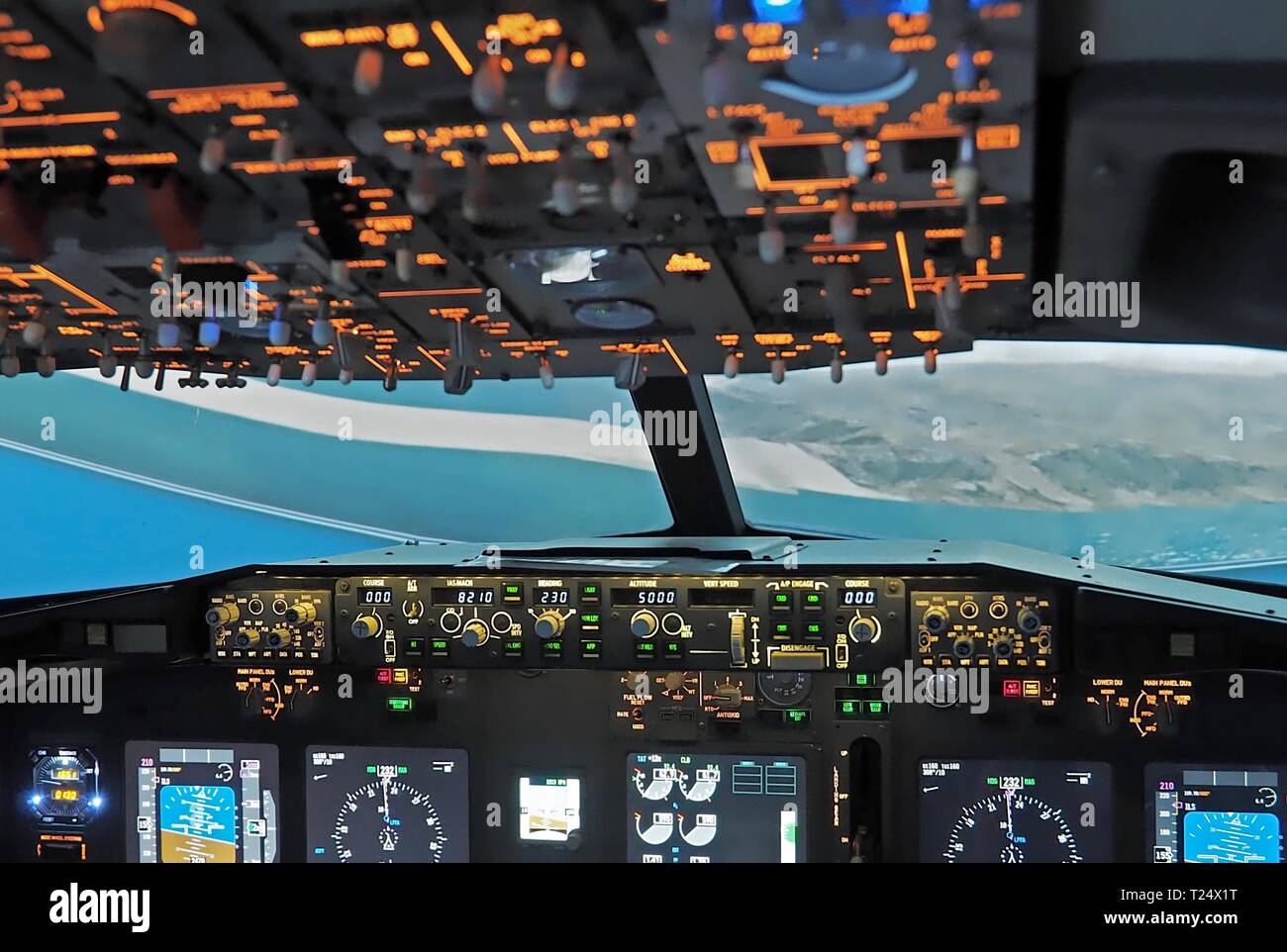 Boeing 737 interior hi-res stock photography and images - Alamy