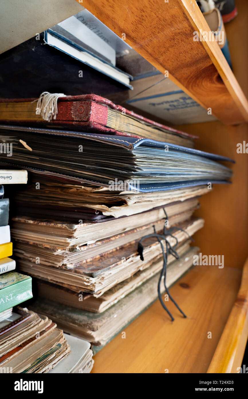 books on a shelf Stock Photo - Alamy