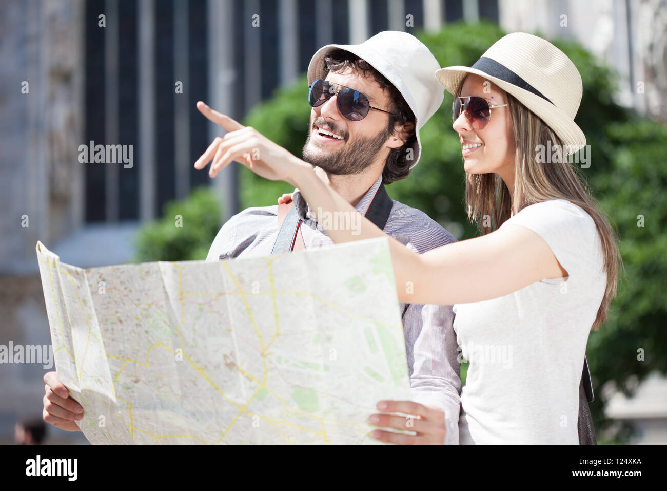 Tourists holding map hi-res stock photography and images - Alamy