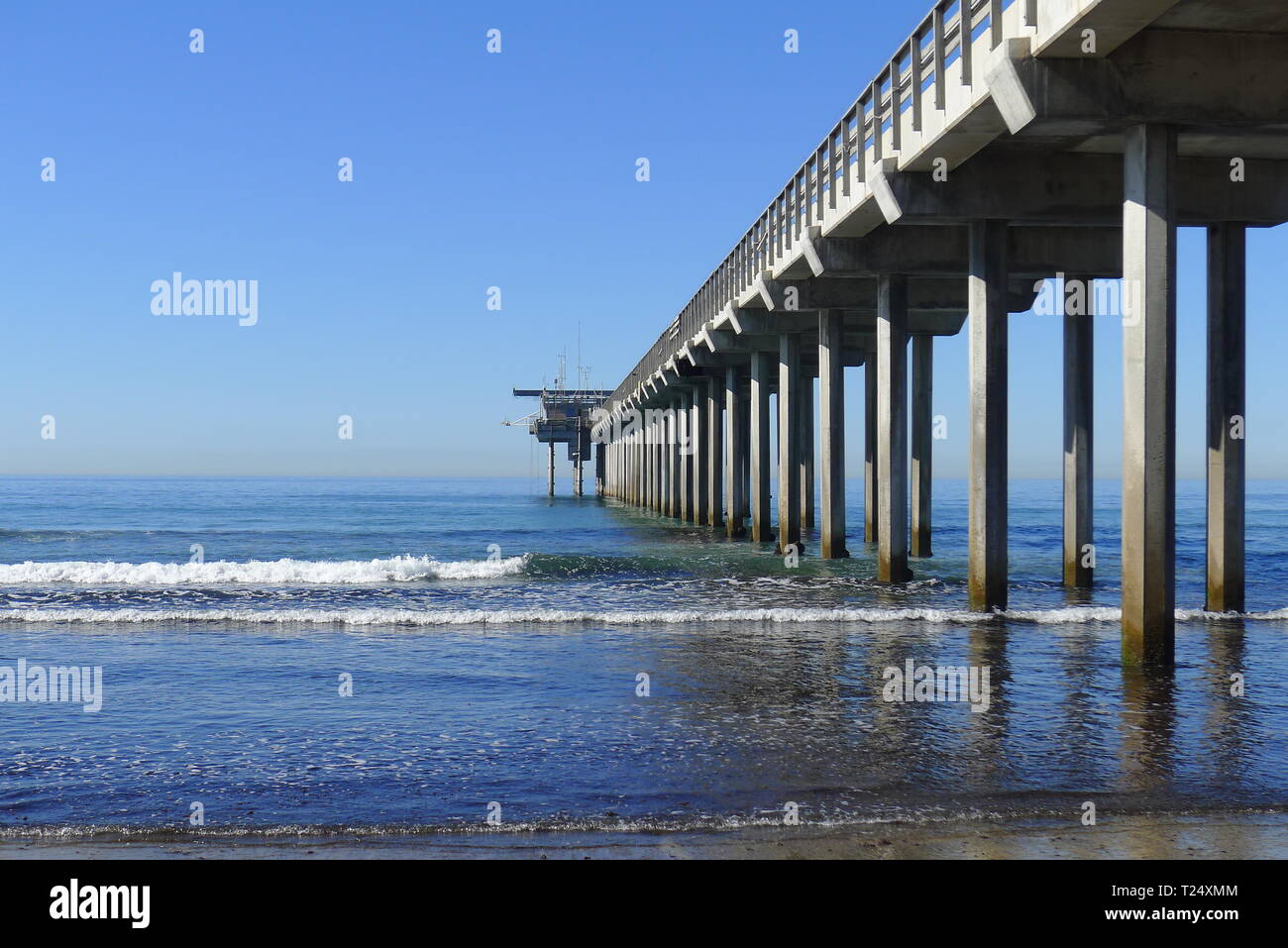 Ellen browning memorial scripps pier hi-res stock photography and ...