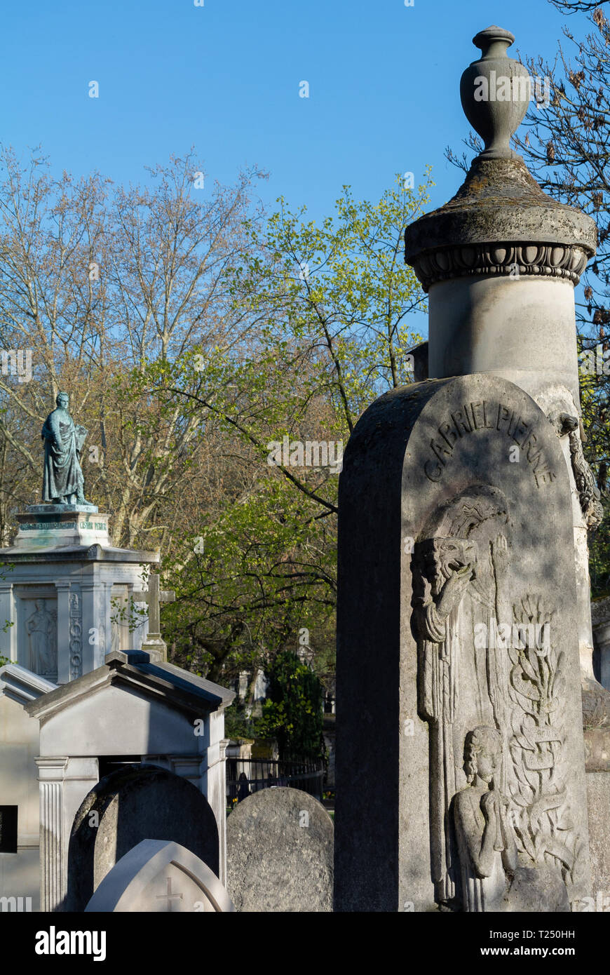 Famous paris cemetery hi-res stock photography and images - Alamy