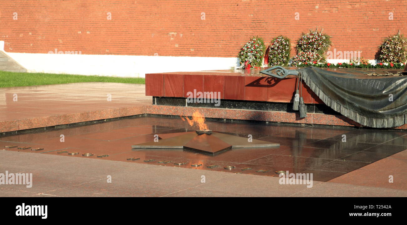 russian Kremlin eternal flame post Stock Photo - Alamy