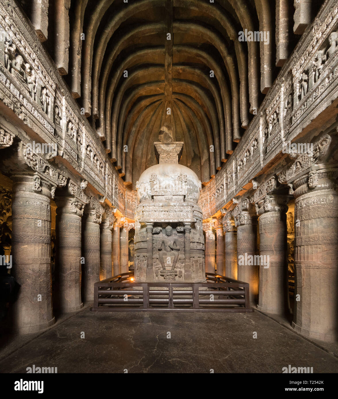 Painting ajanta caves india hi-res stock photography and images - Alamy