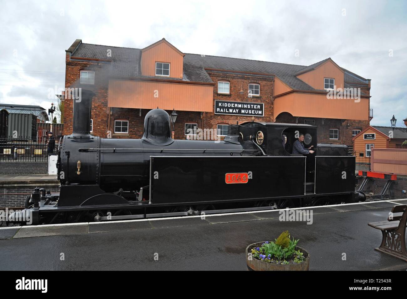 KNWR "coal tank" 1054 outside Kidderminster Railway Museum at the ...
