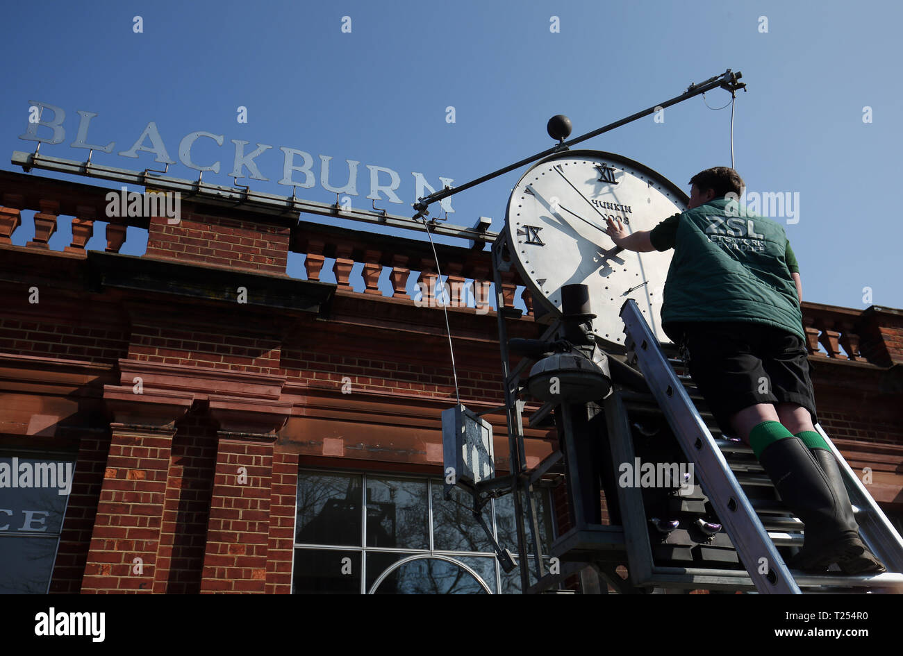 ZSL London Zoo trainee keeper Jasmine Sinclair make adjustments to the ...