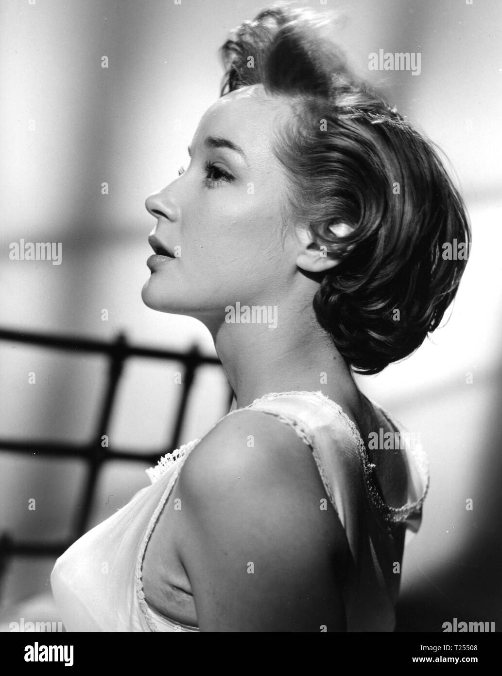 No Trees in the Street (1958) Sylvia Syms, Date: 1958 Stock Photo - Alamy