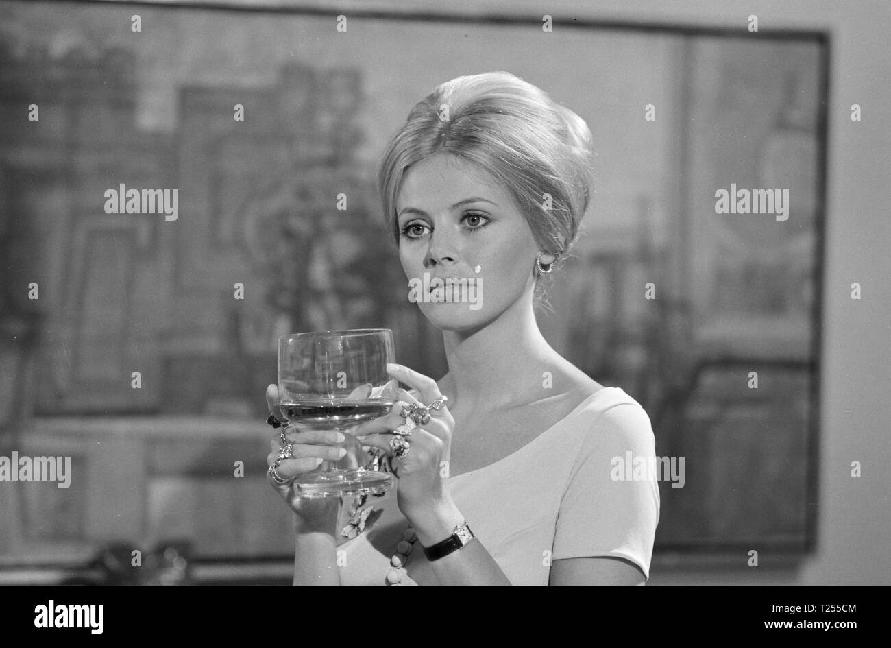 Britt ekland 1970 hi-res stock photography and images - Alamy