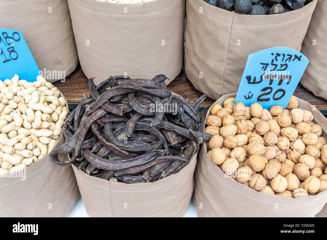 Carob bush hi-res stock photography and images - Alamy