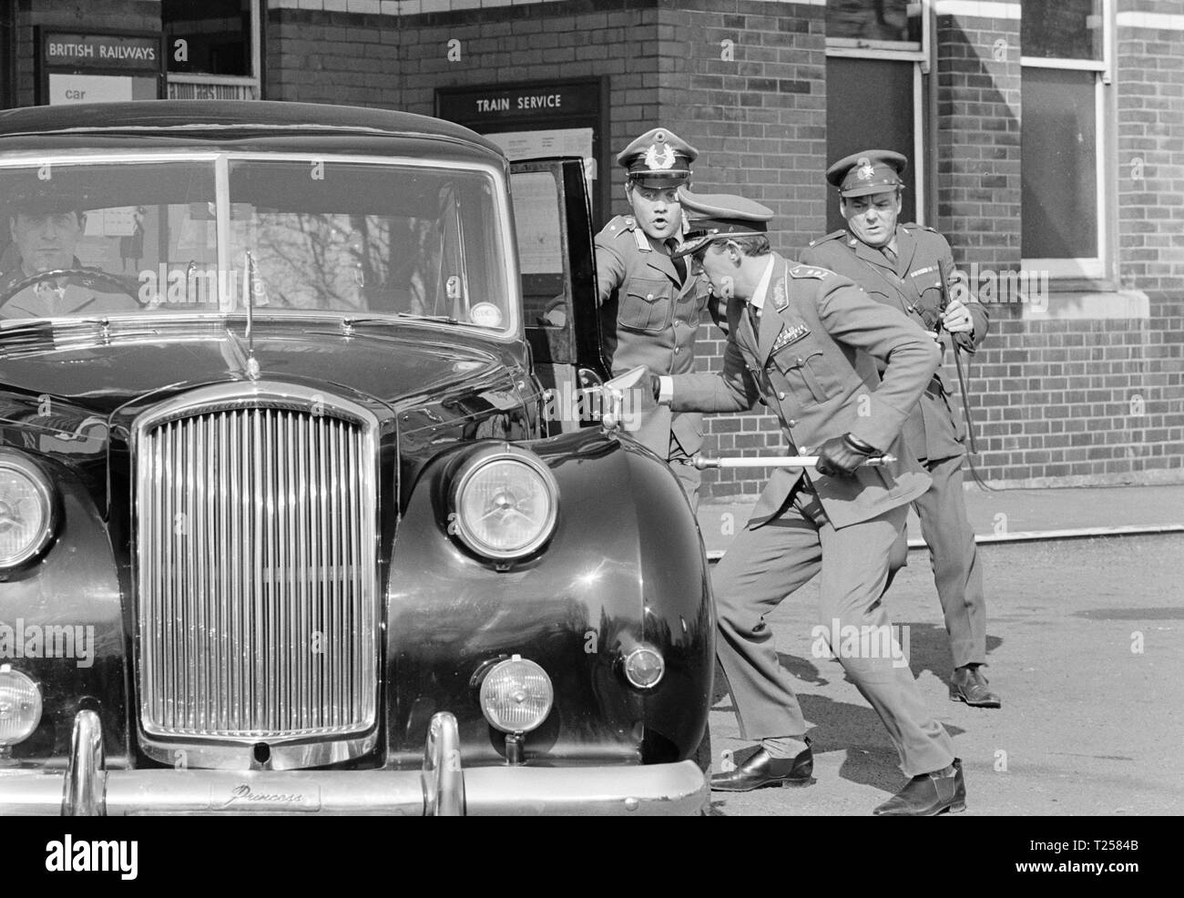 Rotten to the Core (1965) Dudley Sutton, Victor Maddern, Anton Rodgers ...