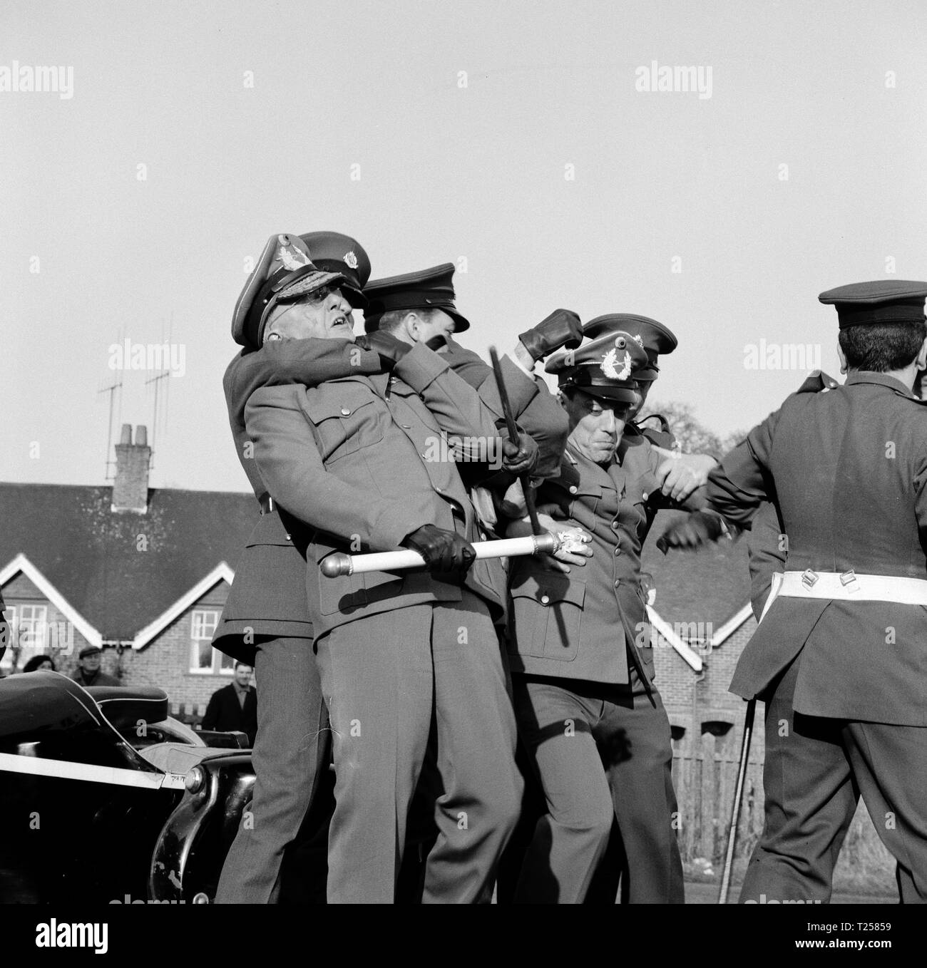 Rotten to the Core (1965) Andre Van Gyseghem, Ian Bannen Date: 1965 ...