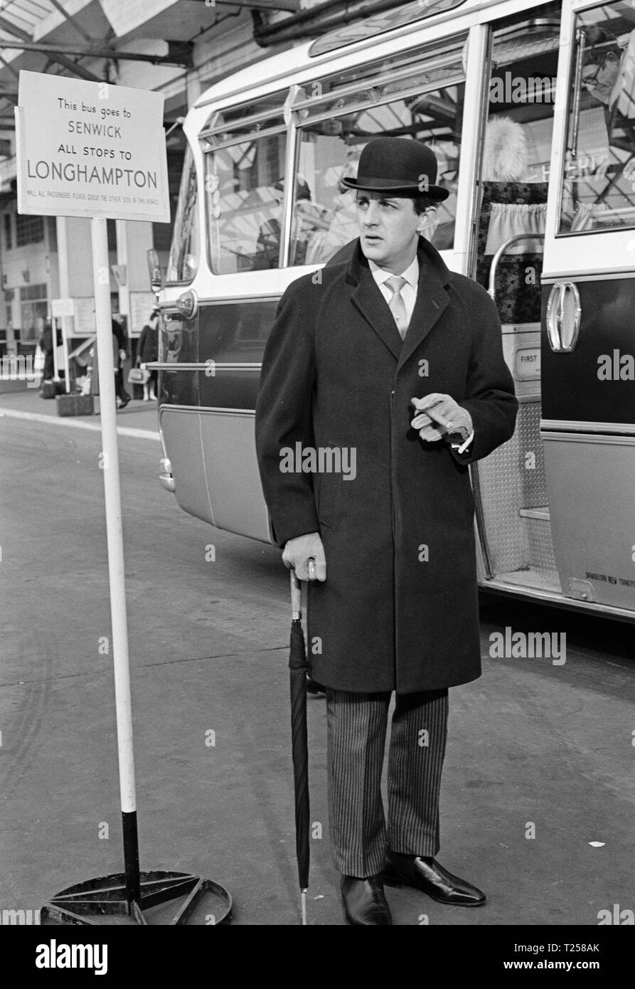 Anton rodgers hi-res stock photography and images - Alamy