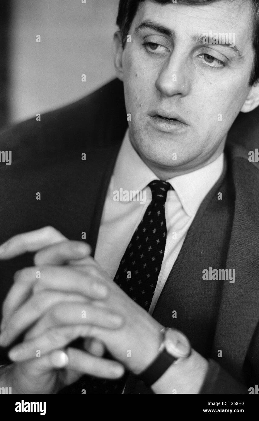 Anton rodgers hi-res stock photography and images - Alamy