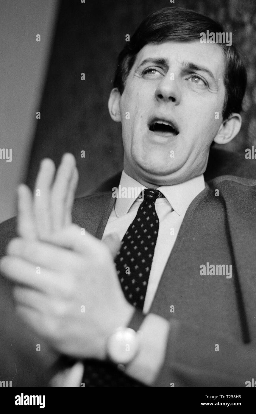 Anton rodgers hi-res stock photography and images - Alamy