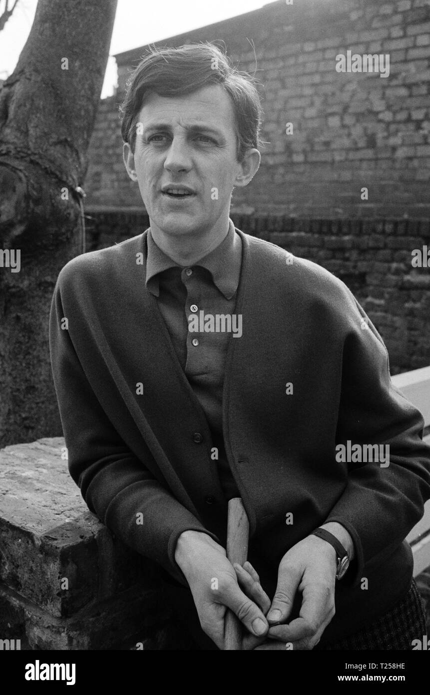 Anton rodgers hi-res stock photography and images - Alamy