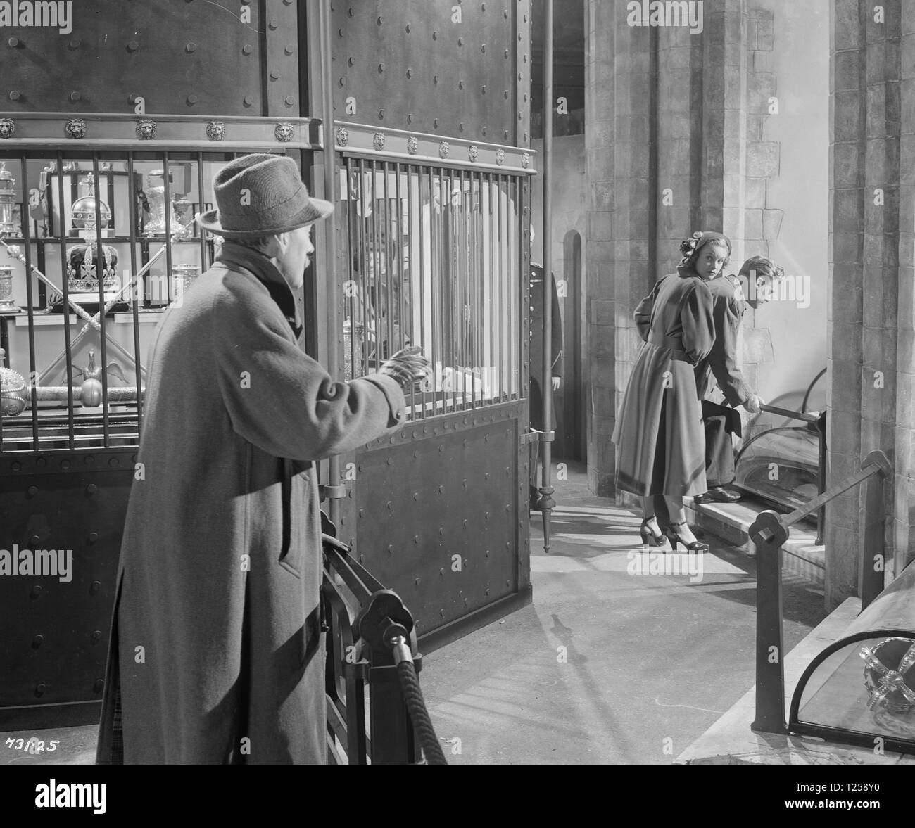 A Run for your Money (1949) Alec Guinness, Moira Lister, Donald Houston ...