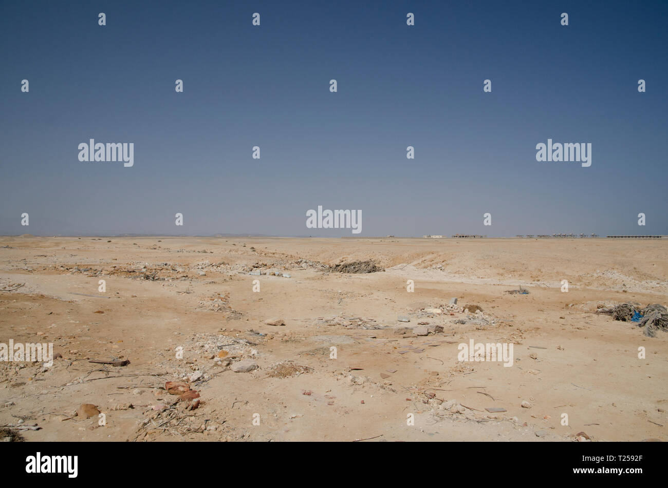 Empty desert hi-res stock photography and images - Alamy