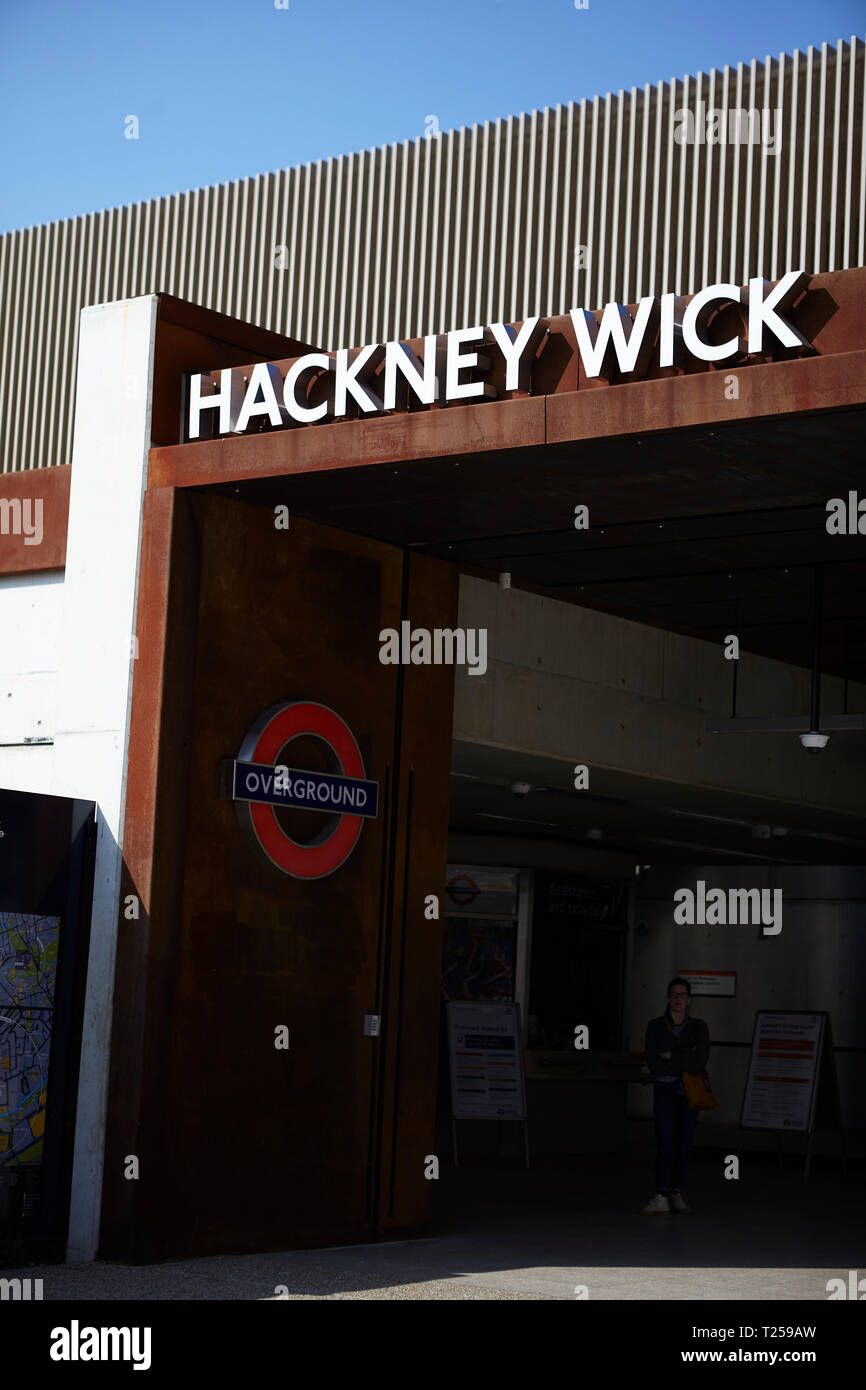London underground overground hi-res stock photography and images - Alamy