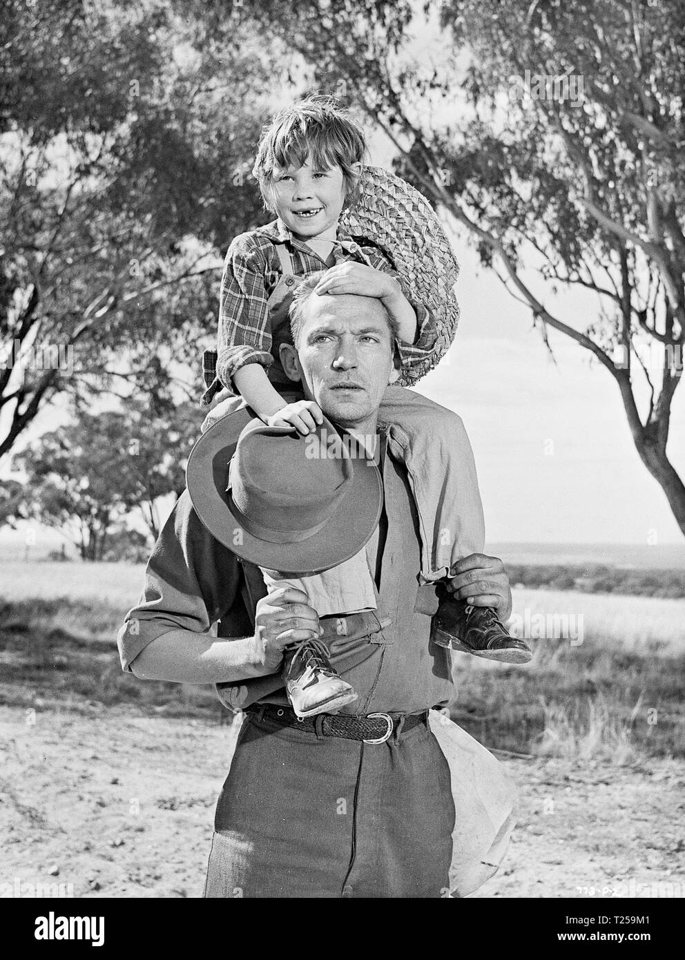 The Shiralee (1957) Peter Finch, Dana Wilson, Date: 1957 Stock Photo ...