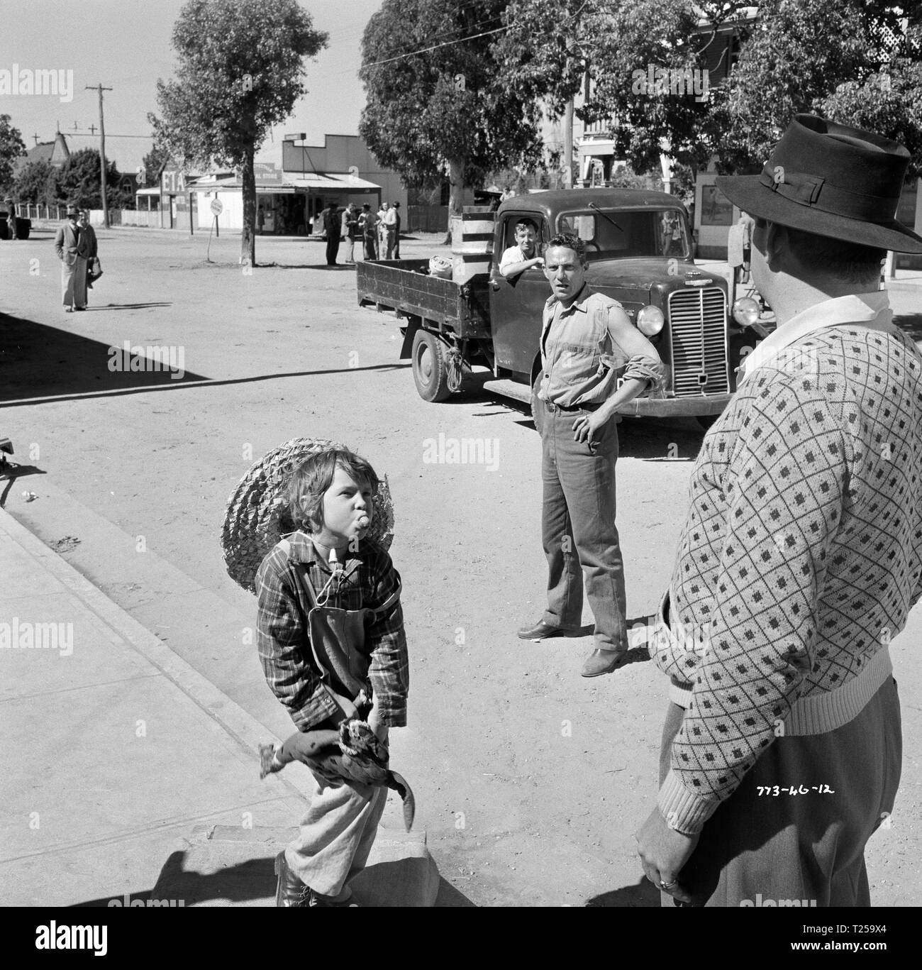 The Shiralee (1957) Peter Finch, Dana Wilson, Date: 1957 Stock Photo ...