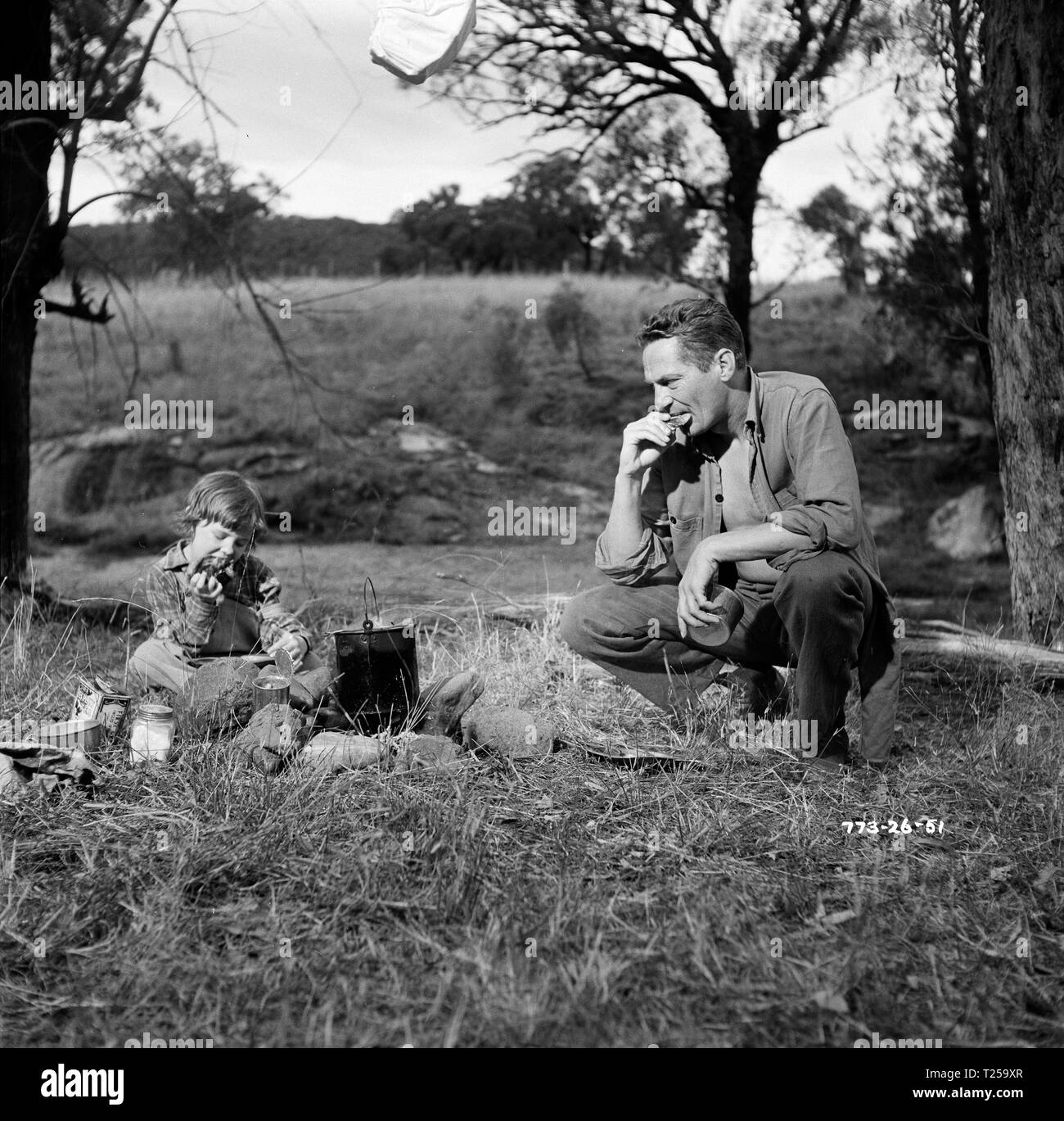 The Shiralee (1957) Peter Finch, Dana Wilson, Date: 1957 Stock Photo ...