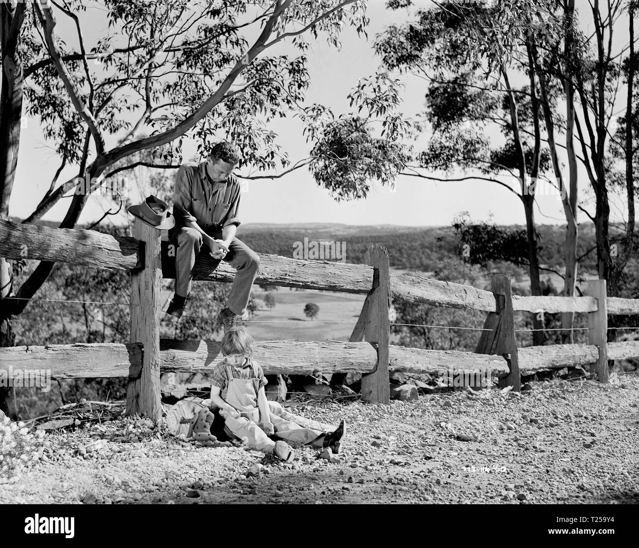 The Shiralee (1957) Peter Finch, Dana Wilson, Date: 1957 Stock Photo ...