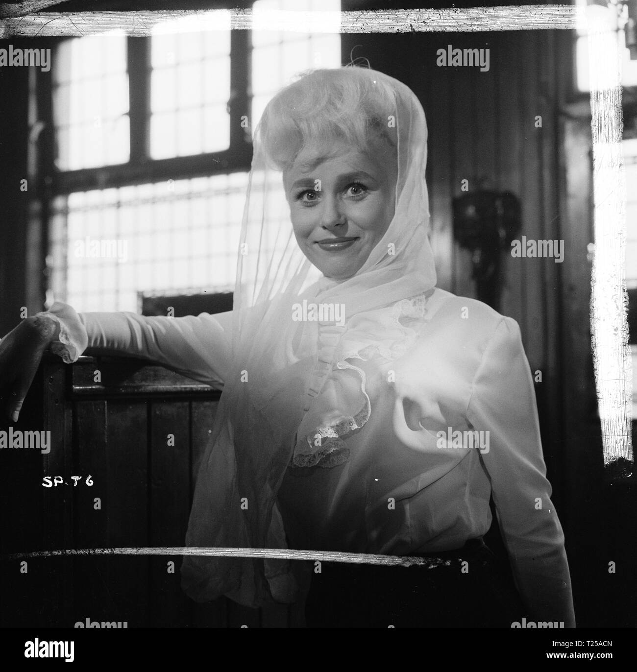 Sparrows Can't Sing (1962) Barbara Windsor, Date: 1962 Stock Photo - Alamy