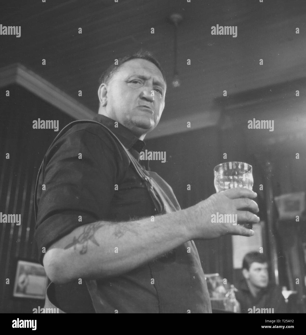 Sparrows Can't Sing (1962) Arthur Mullard, Date: 1962 Stock Photo - Alamy